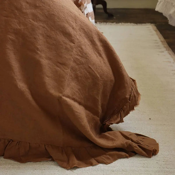Rust Ruffle Linen Bedspread – 235 × 235 cm
